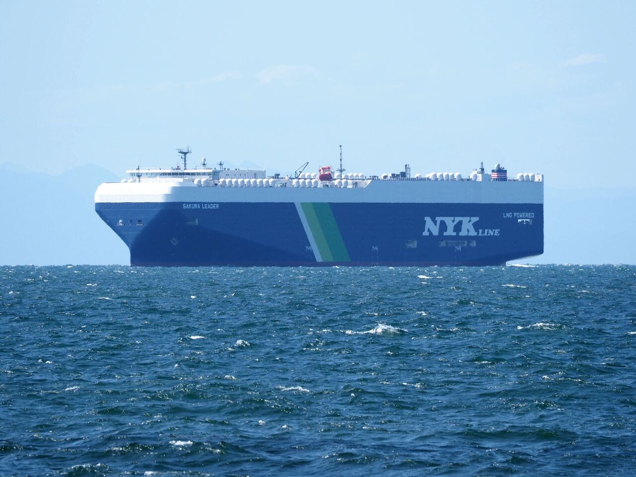 Japan’s first LNG-fueled PCTC “SAKURA LEADER” : EIZO KEIKAKU