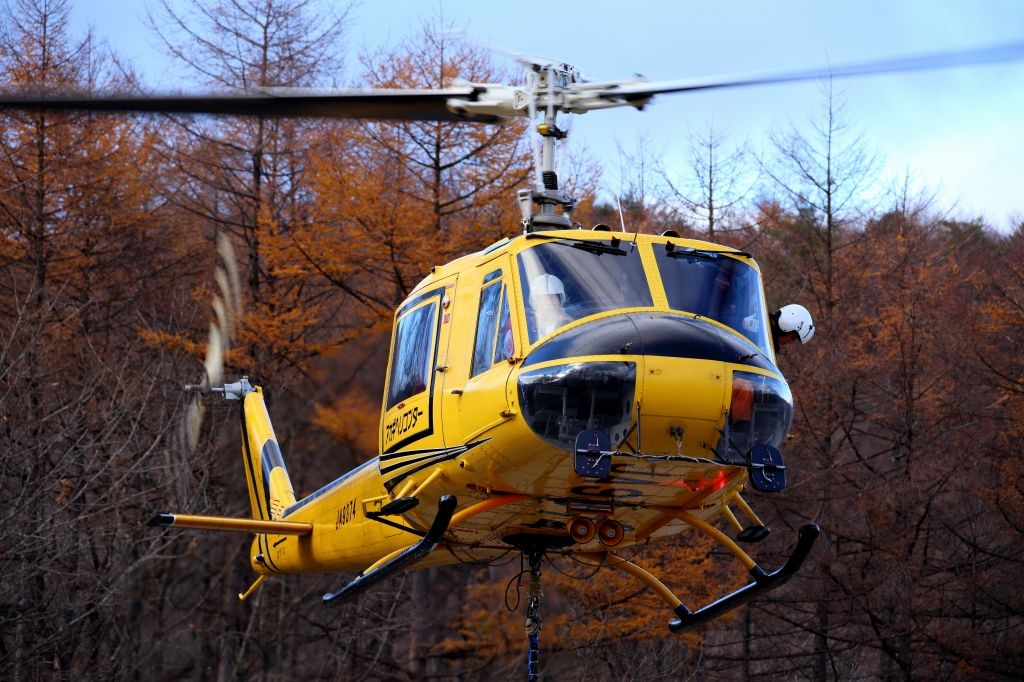 Fuji-Bell 204B-2/アカギヘリコプター : 旅して撮る