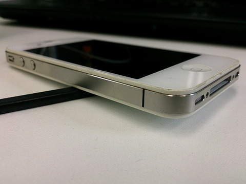 iPhone 4S 外装交換 : iPhone修理のモバイルカスタム