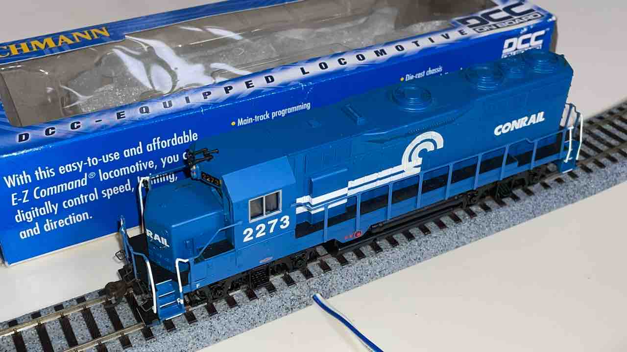 Bachmann 60701 HO GP35 CONRAIL #2273 DCC : modelbuilderのblog