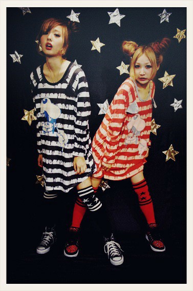 AMOYAMO | イーハイフン CM出演、モデル AMOとAYAMOのユニット : GALLERIA-アイドル動画・画像館