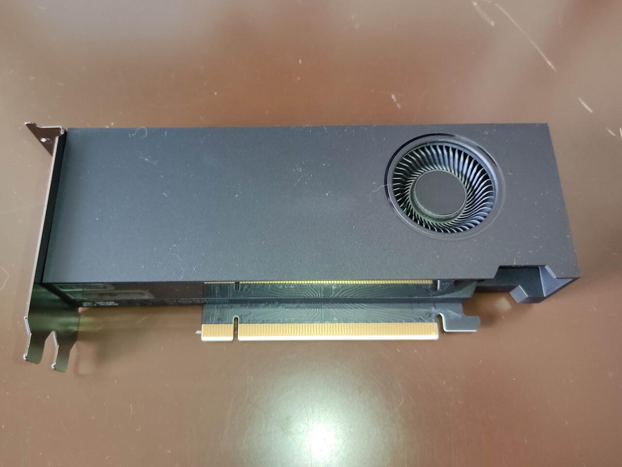 ロープロファイルでは最強のゲーミンググラボです。 NVIDIA RTX ロープロファイルでは最強のゲーミンググラボです。 NVIDIA RTX