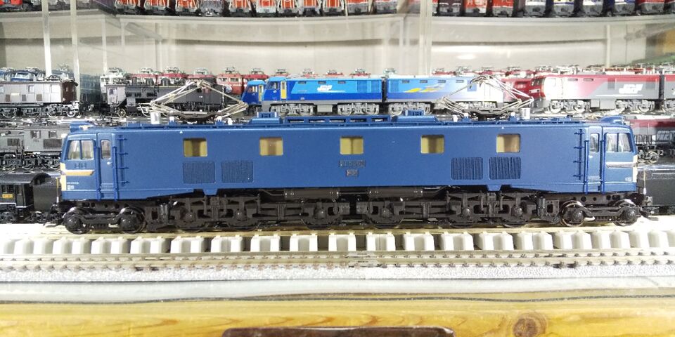 クローゼットの中の鉄道模型 : KATO HO EF58 (大窓・ブルー) 入線及び部品取付