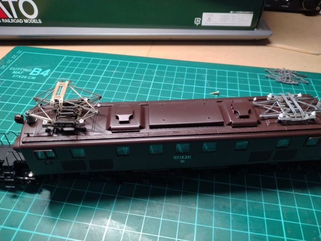 クローゼットの中の鉄道模型 : トラムウェイ HO EF18 パンタグラフをKATO製に変更