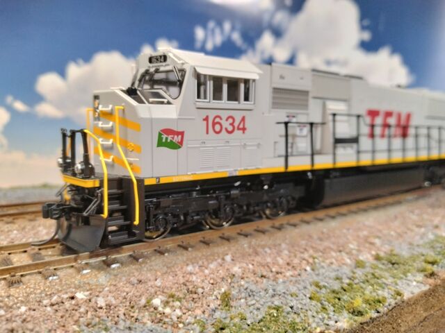 クローゼットの中の鉄道模型 : KATO HO EMD SD70MAC 37-6456 TFM #1634