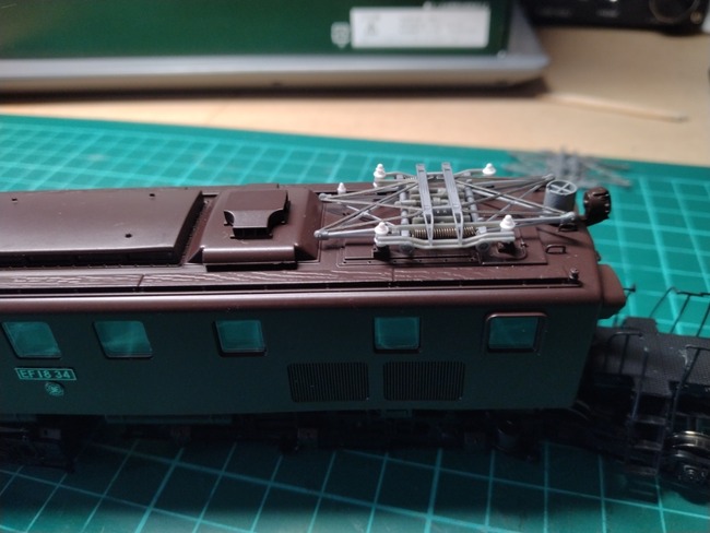 クローゼットの中の鉄道模型 : トラムウェイ HO EF18 パンタグラフをKATO製に変更