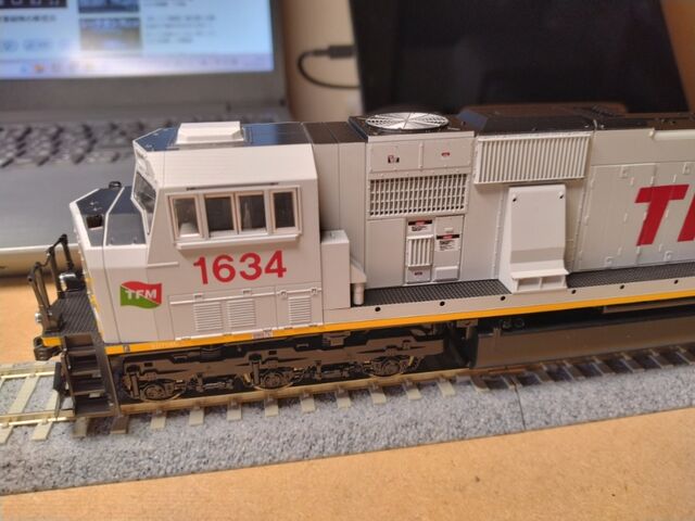 クローゼットの中の鉄道模型 : KATO HO EMD SD70MAC 37-6456 TFM #1634