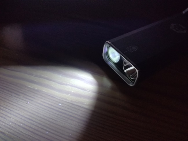 クローゼットの中のおもちゃ箱 : RovyVon Angel Eyes E80 フラットタイプ多機能ライト