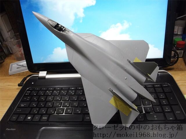 ズベズダ 1/72 スホーイ Su-57 ドット迷彩塗装へ : クローゼット ズベズダ 1/72 スホーイ Su-57 ドット迷彩塗装へ : クローゼット