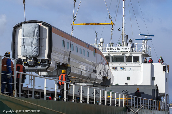 Website "SKY CRUISE" blog : E8系G1編成 水切り