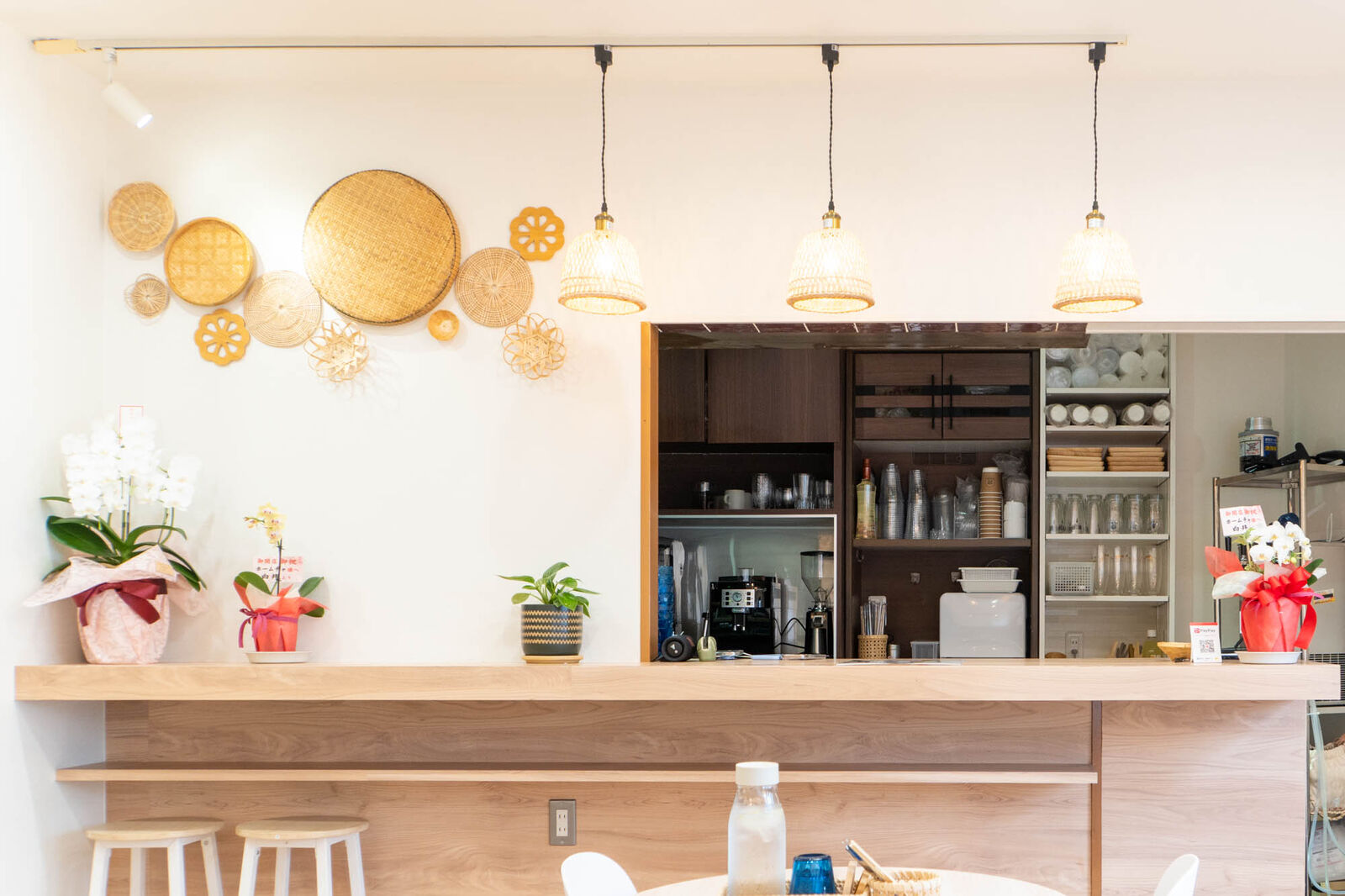 府道67号線ぞい古曽部町につくってたタイカフェ&レストラン「homcha（ホームチャ）」がオープンしてる : 高槻つーしん