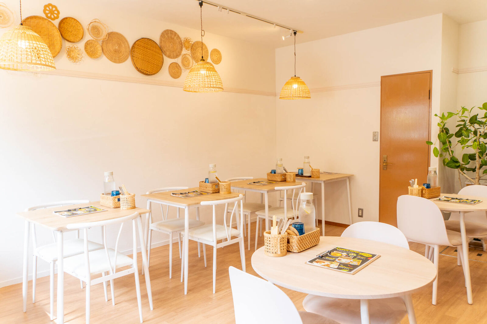 府道67号線ぞい古曽部町につくってたタイカフェ&レストラン「homcha（ホームチャ）」がオープンしてる : 高槻つーしん