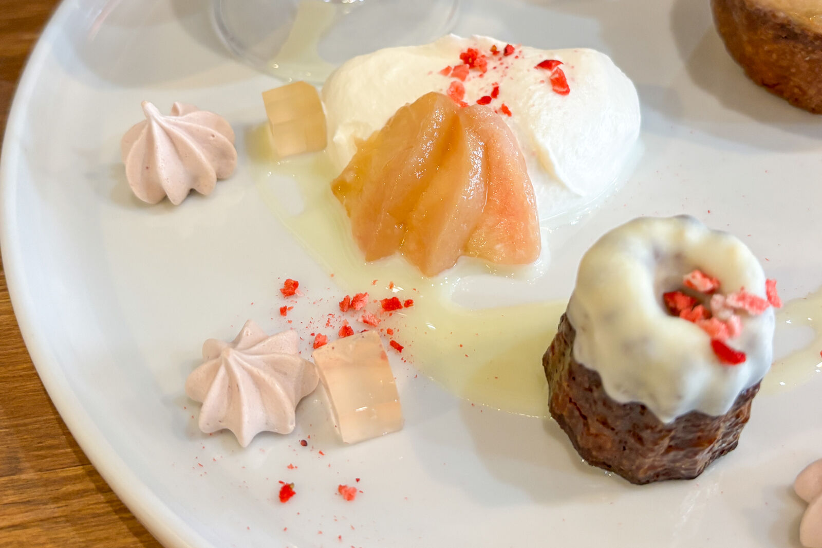 「ROCCA＆FRIENDS-TEA ROOM-」の『桃のデセールプレート』など（高槻市芥川町）【たかつーグルメ】 : 高槻つーしん