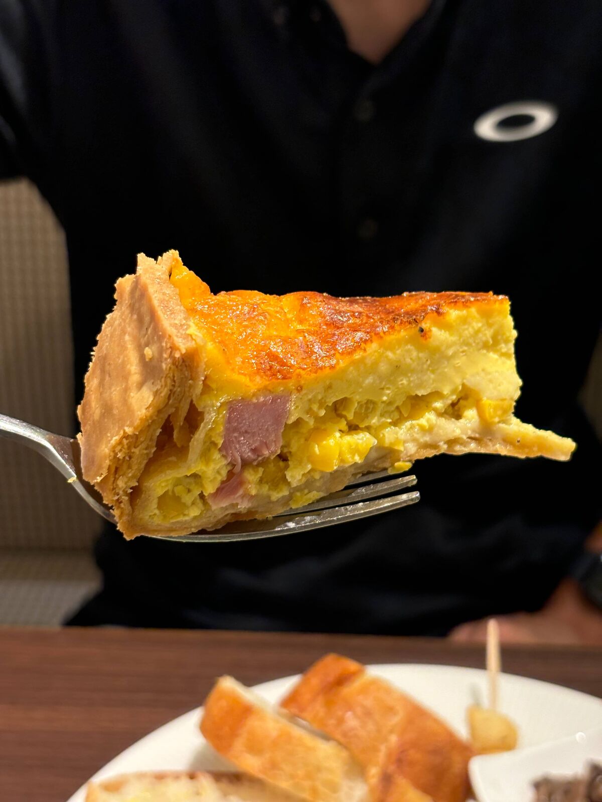 「まちのバル＋ビストロ Shuval」の『日替わりメインとキッシュ付き前菜盛り合わせ』（高槻町）【たかつーグルメ】 : 高槻つーしん