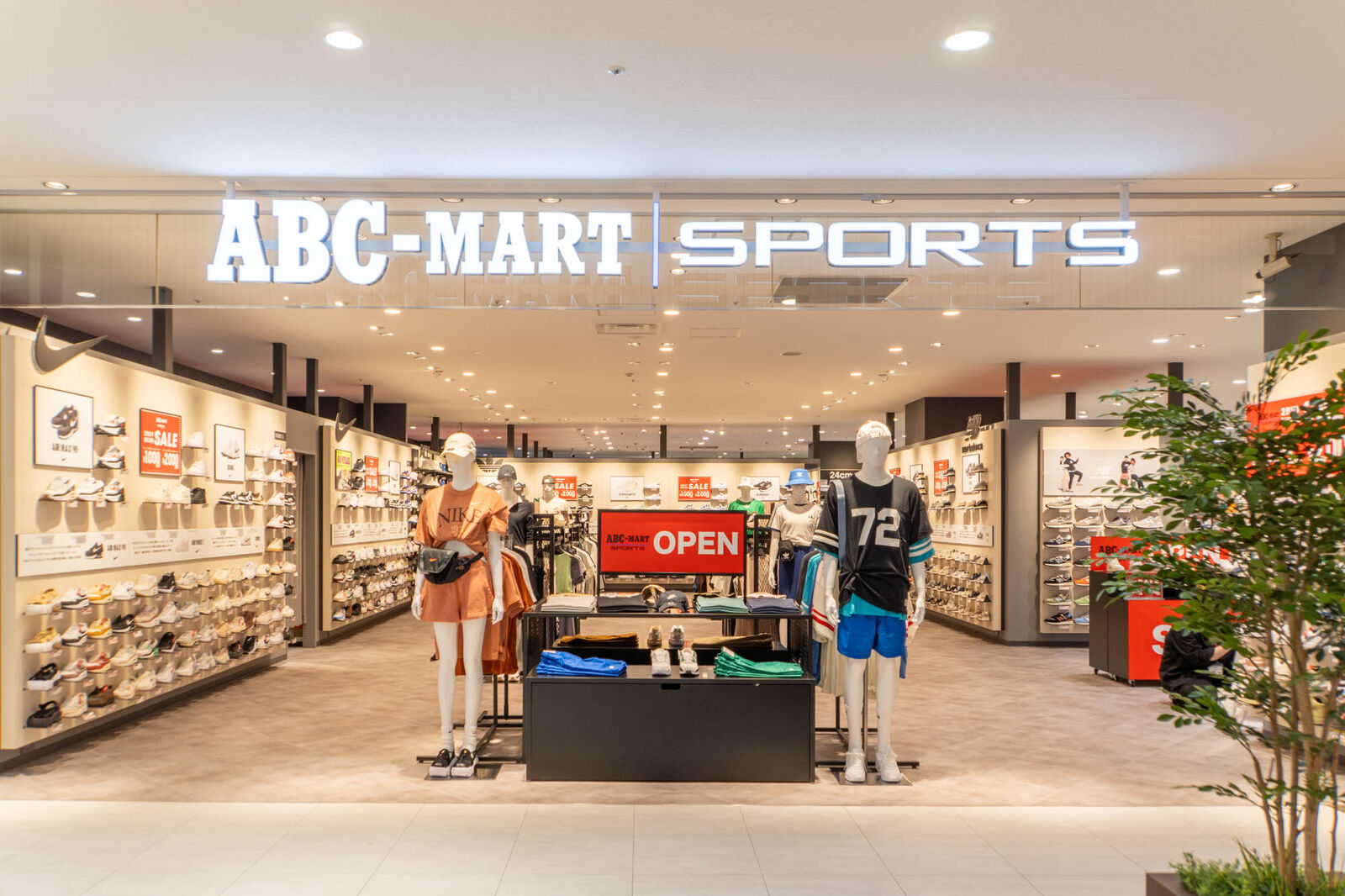 イオンモール茨木の「ABC-MART/ABC-MART SPORTS」がリニューアルオープンしてる : 高槻つーしん