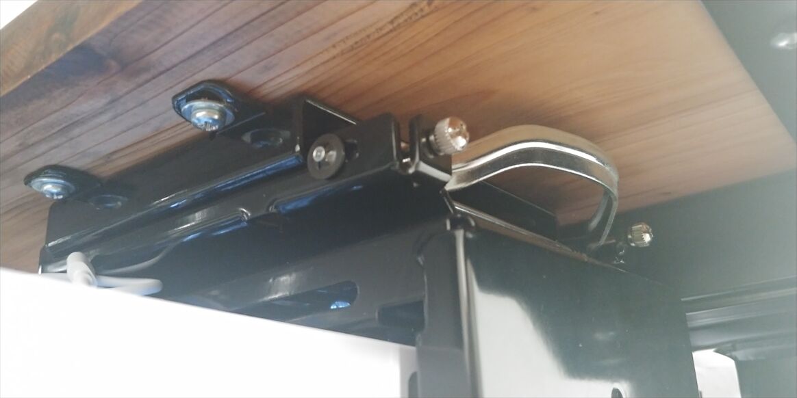 のんびりまったり : Flexispot CH1Bを使ってパソコンを宙吊りにした