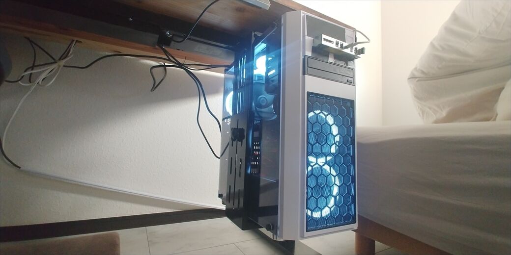 【昇降式デスク】Flexispot CH1Bを使ってパソコンを宙吊りにした【アクセサリ】 : のんびりまったり