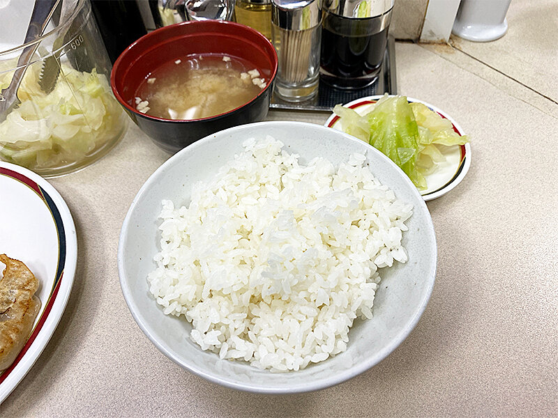 ルートコビルの1階には我らが「あかひげ薬局」と隣には「みよしの」！ : あなたは『おもしろマガジン』