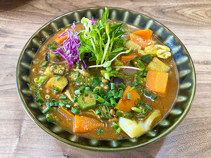 オクラ納豆カレーがネバネバ美味い！「KING BEAR（キングベアー）函館店」 : あなたは『おもしろマガジン』