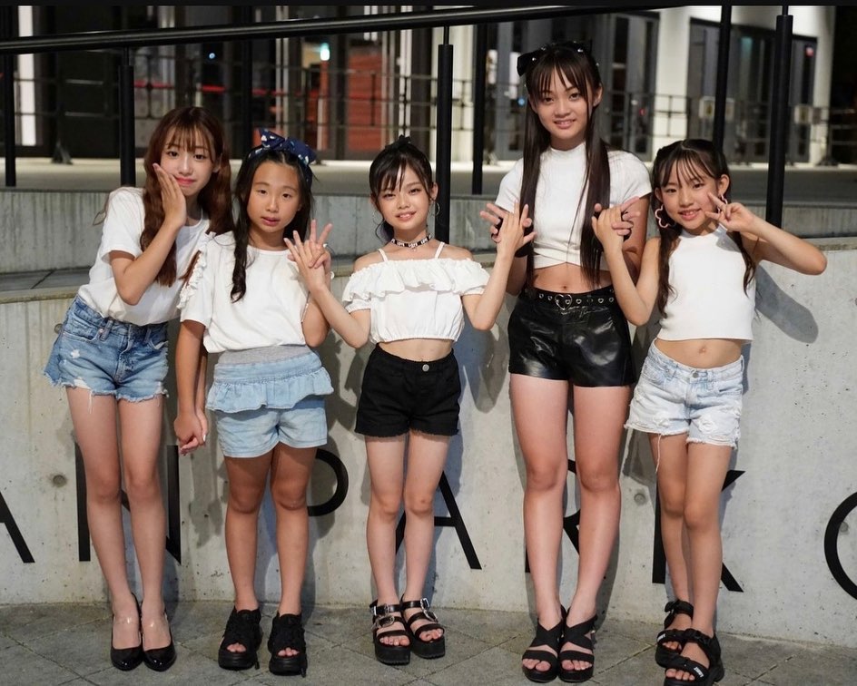 【画像】女子小学生集団、生足を見せびらかしてしまう・・・ : もゆげん-萌癒元-