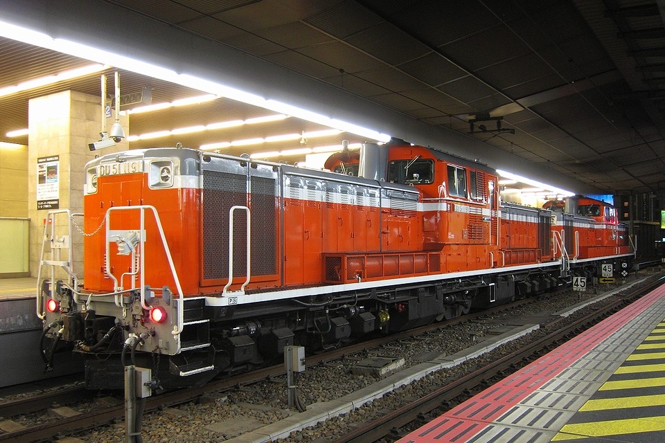 Msykの業務（鉄道）日誌:夜の大阪駅～凸型DD51を見かける～その7