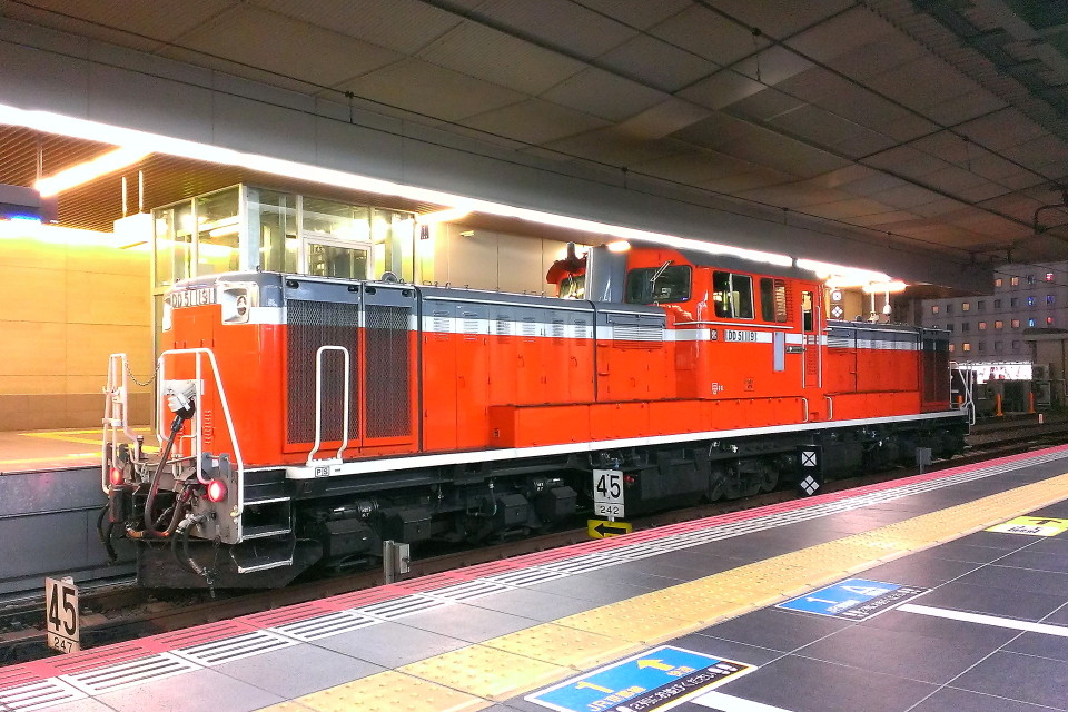 Msykの業務（鉄道）日誌:夜の大阪駅～凸型DD51を見かける～その6