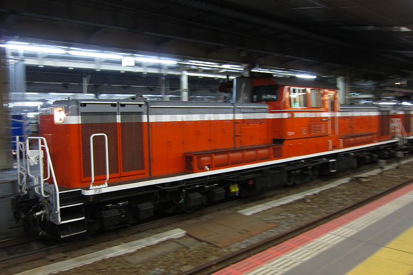 Msykの業務（鉄道）日誌:夜の大阪駅～凸型DD51を見かける～その2