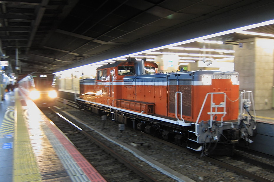 Msykの業務（鉄道）日誌:夜の大阪駅～凸型DD51を見かける～その5