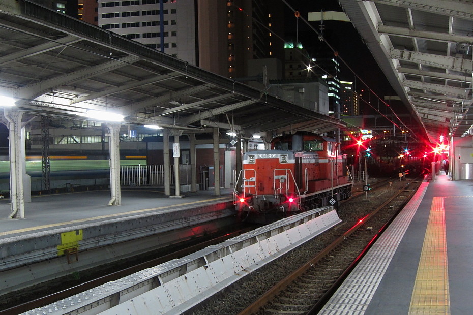 Msykの業務（鉄道）日誌:夜の大阪駅～凸型DD51を見かける～その4