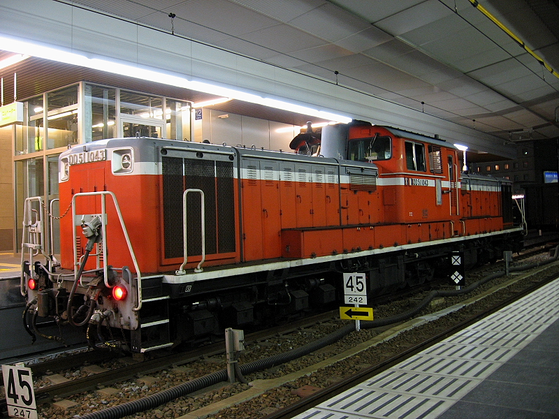 Msykの業務（鉄道）日誌:夜の大阪駅～凸型DD51を見かける