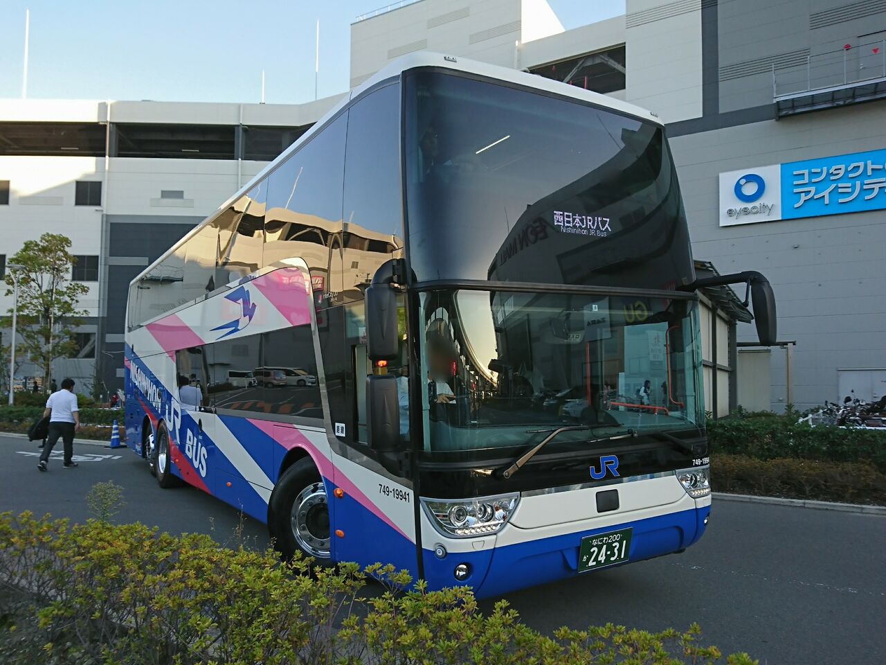 西日本JRバスの新しい2階建てバス「intercityDD」を見てきた : えぬやまさんの撮影日誌