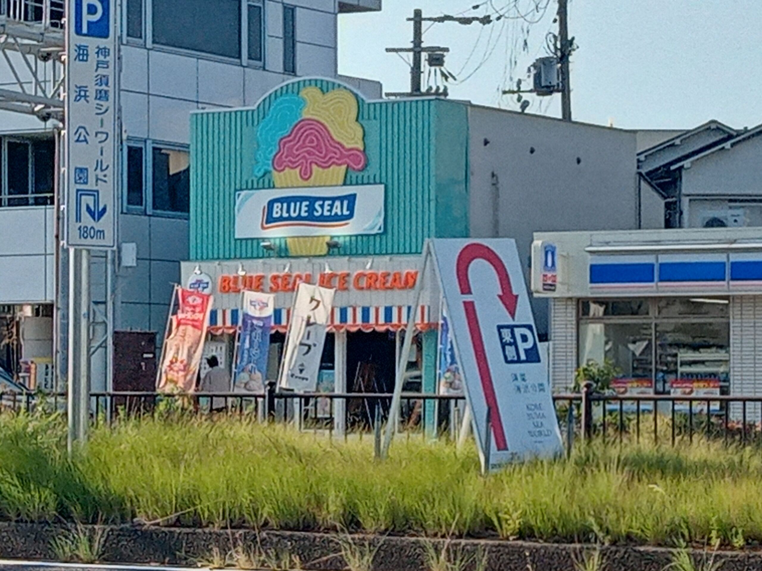 福岡のかっこよか新車(福岡市交通局4000系)と夕暮れの三宮駅前を走るバスたち。 : えぬやまさんの撮影日誌