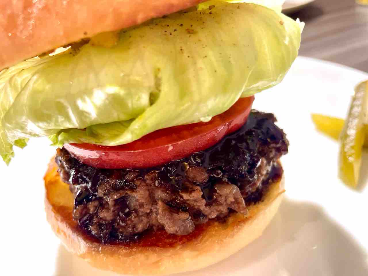 殿町にオープンしたハンバーガーとパフェのお店『Cafe&Bar JIGing（カフェアンドバー ジギング）』で『JIG BURGER（ジグ ...