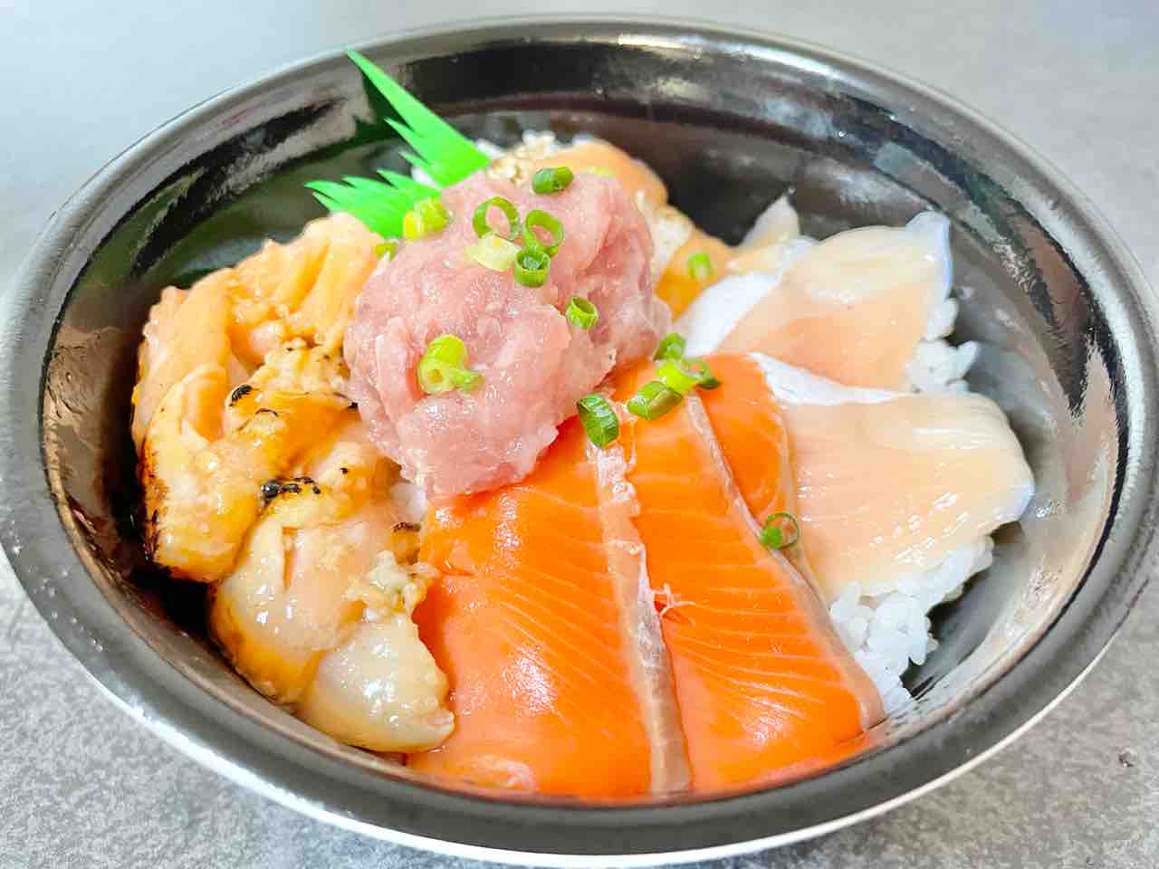 水梨町にオープンした『魚丼 平島店（うおどん）』で『ひまわり丼』食べてみた。 : ながおか速報 -新潟県長岡市の地域情報サイト