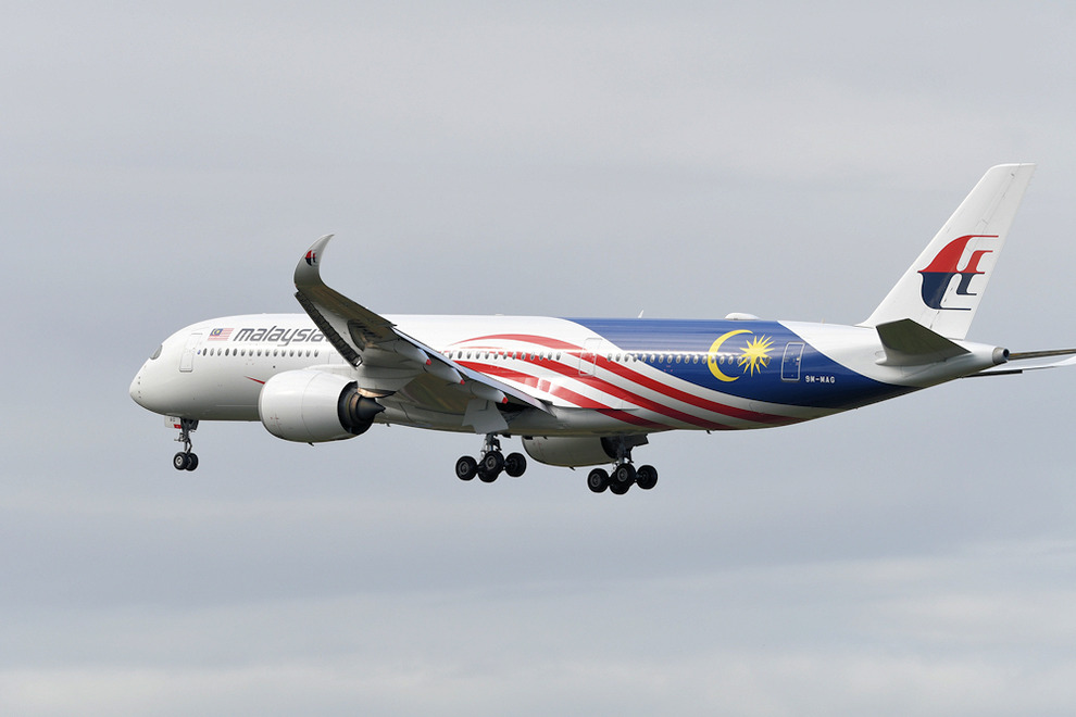 Wing works -2nd Stage-:MAS Airbus A350-941 9M-MAG Malaysia Negaraku ...