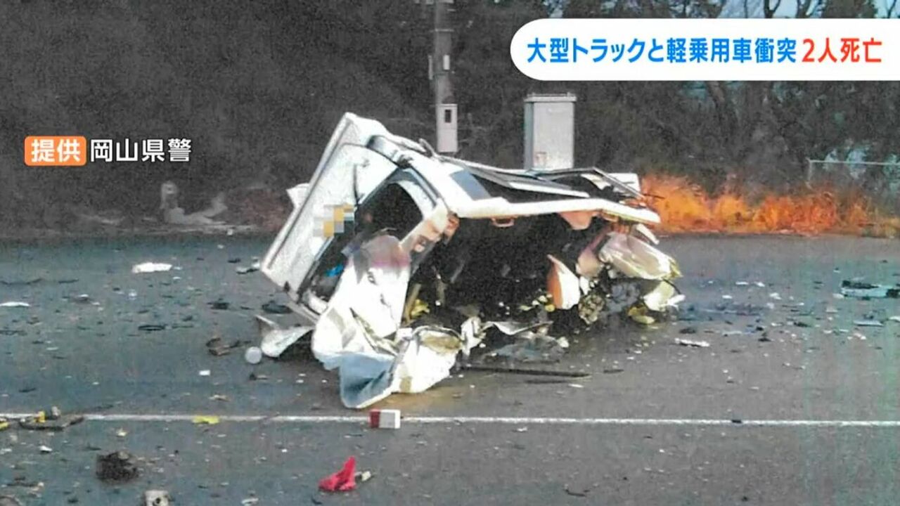 【画像】軽自動車が大型トラックと正面衝突。木っ端微塵になり [896590257] : トレンドブルー