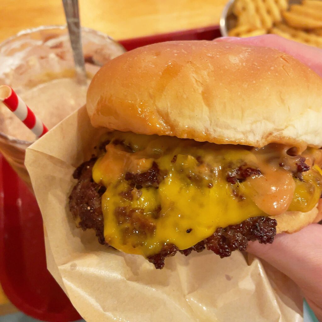 なずなにきのグルメブログ:石川町「CENTRAL BURGER SHOP」クラシックバーガー ポテトセット + ヌテラシェイク