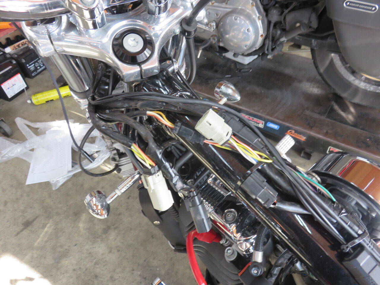 2012年式XL1200V チョッパーバーを中通し+ステンメッシュ化 2012年式XL1200V チョッパーバーを中通し+ステンメッシュ化