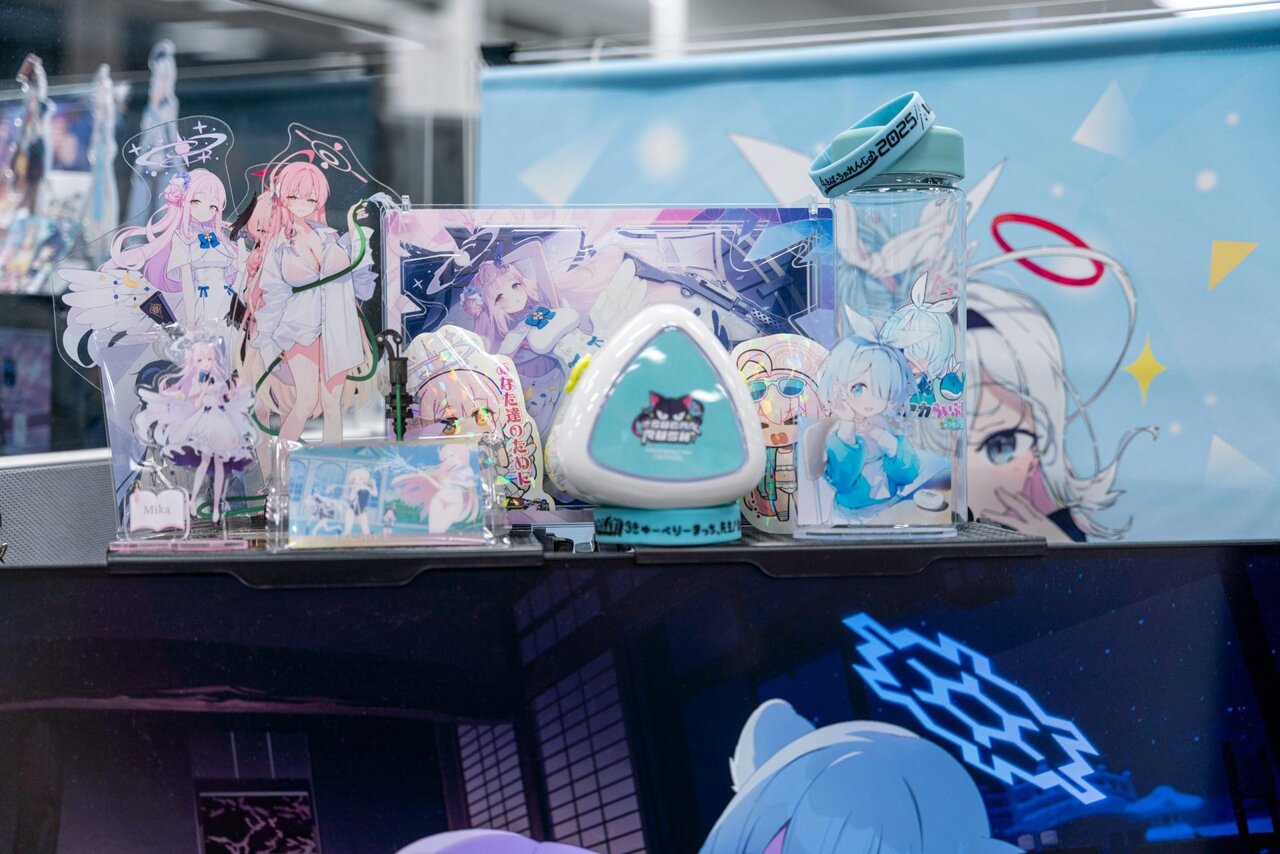 Yostarで働いているデザイナーさんの机が公開！！良いな・・・ : オタク.com －オタコム－