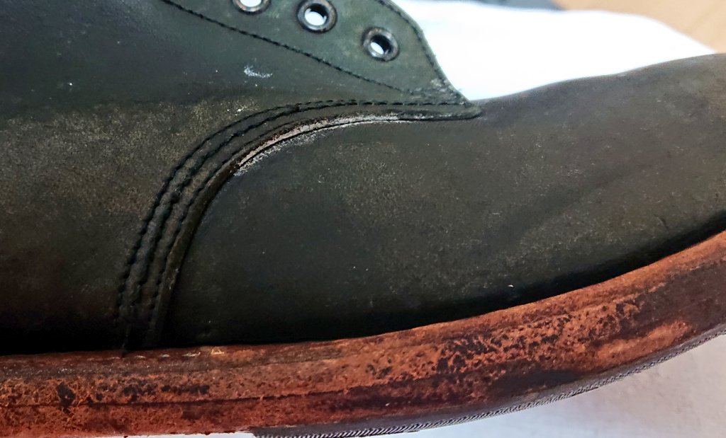 革の間からはみ出たボンドの処理 : 革ブログ