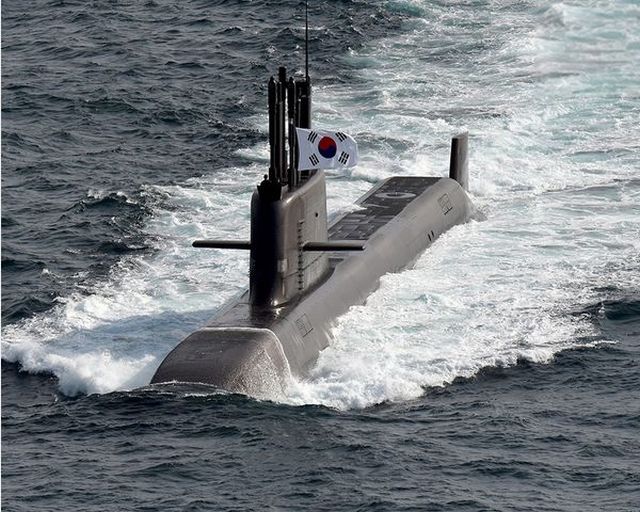 【韓国】韓国初のオリジナル潜水艦「トサンアンチャンホ」就役 SLBMも発射可能 : 軍事まとめチャンネル ゴリアテ