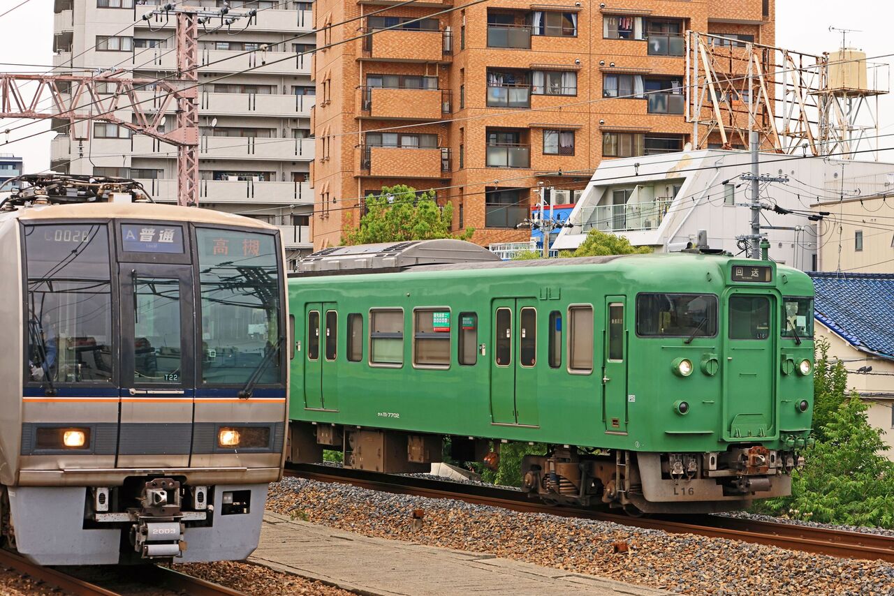 JR西日本 113系7700番台L16＋L17編成 地域統一色 「回送」 : 鐵道写真公開所 参号機