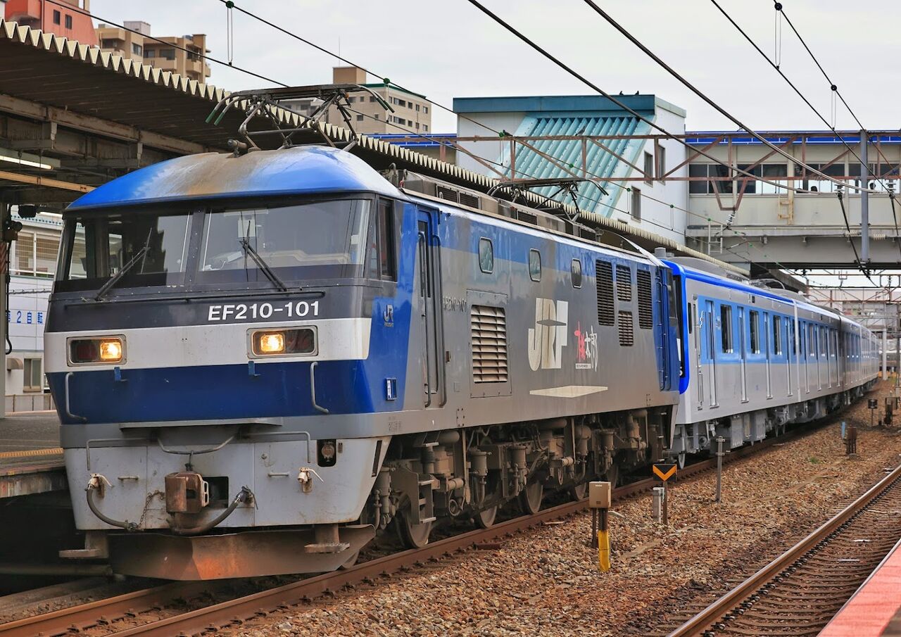 福岡市交通局 4000系第1編成 甲種輸送 JR貨物 EF210-101号機牽引＠西明石 : 鐵道写真公開所 参号機