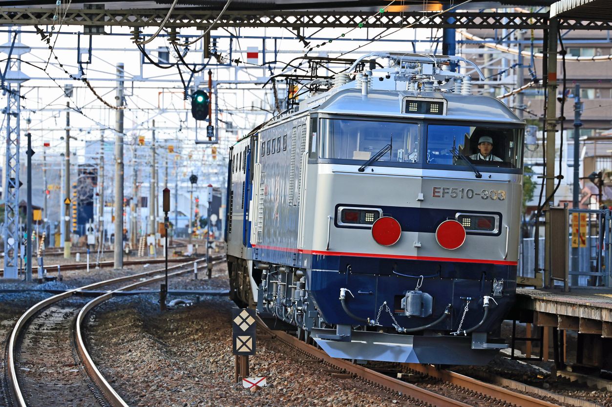 JR貨物 EF510-303号機 甲種輸送 EF210-11号機牽引＠西明石駅 : 鐵道写真公開所 参号機