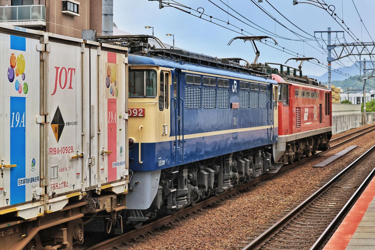 JR貨物 EF510-21号機「がんばろう！能登・北陸」HMシール付＋ムドEF65-2092号機2077レ＠さくら夙川 : 鐵道写真公開所 参号機