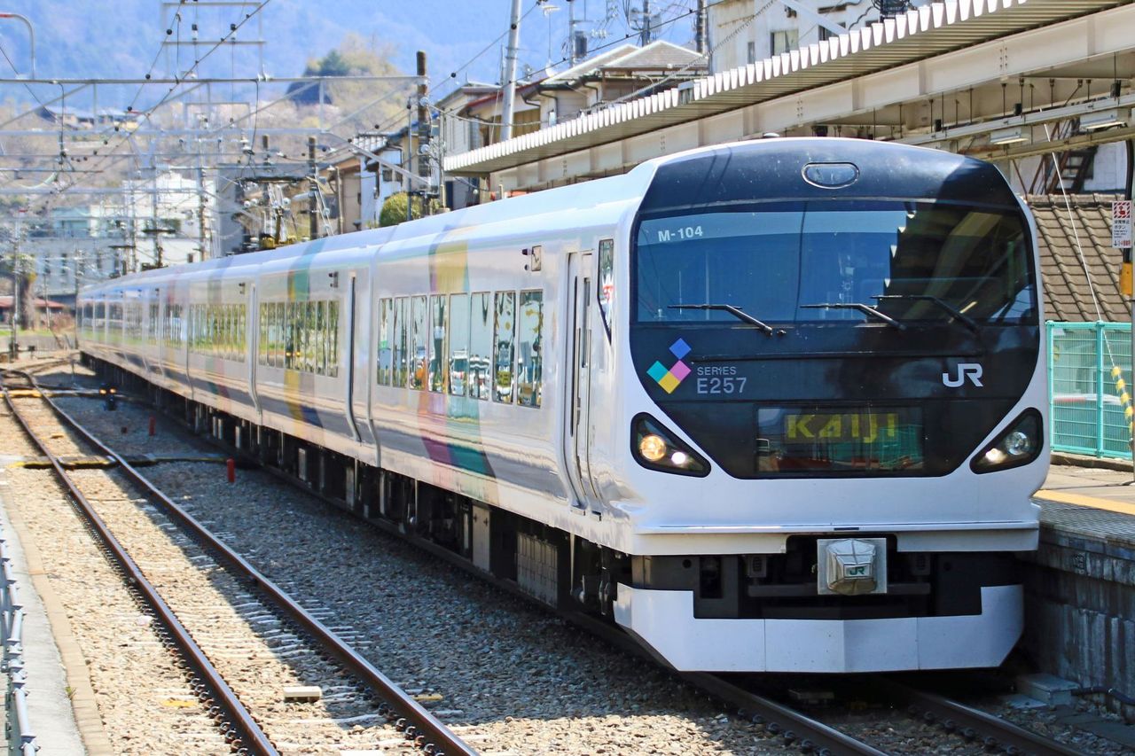 JR東日本 E257系M104編成 特急「かいじ」 : 鐵道写真公開所 参号機