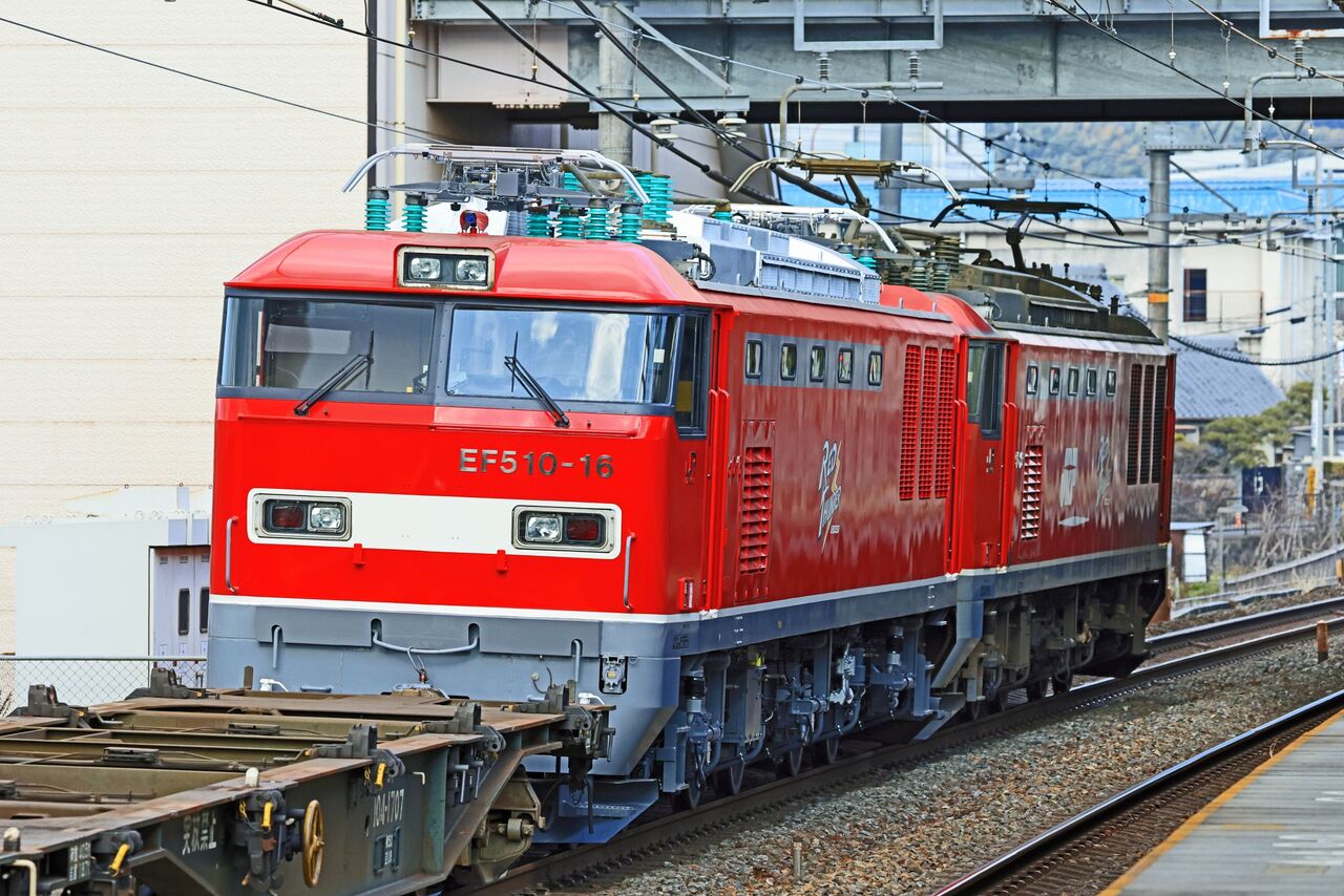 JR貨物 EF510-22号機＋無動EF510-16号機更新色＋コキ 配6551レ : 鐵道写真公開所 参号機