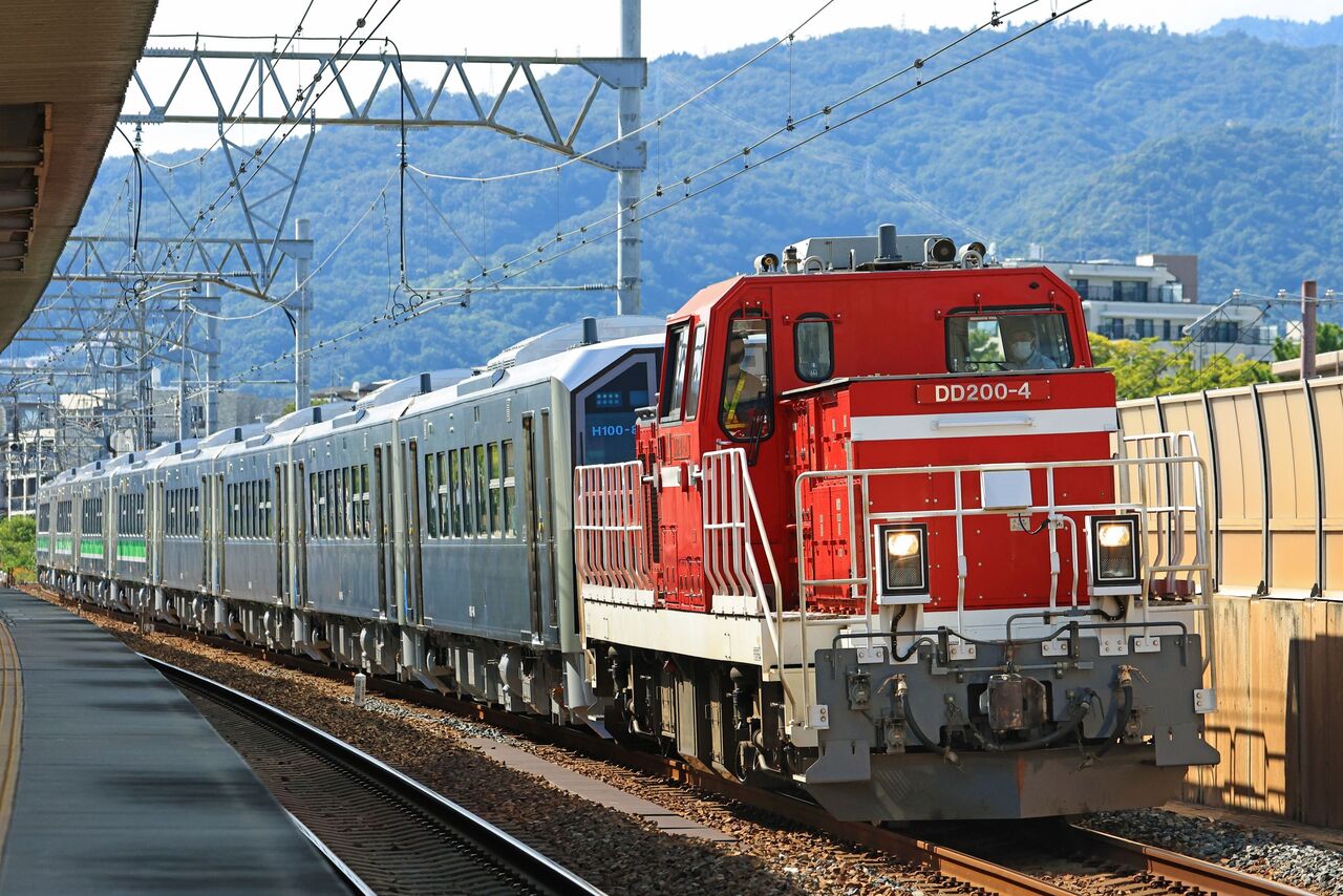 JR北海道 H100形電気式気動車「DECMO」8両甲種輸送 JR貨物 DD200-4号機牽引 : 鐵道写真公開所 参号機