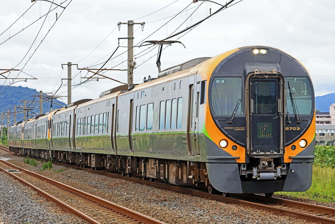 JR四国 8600系電車 E3＋E14＋E12編成 特急「しおかぜ」 : 鐵道写真公開所 参号機