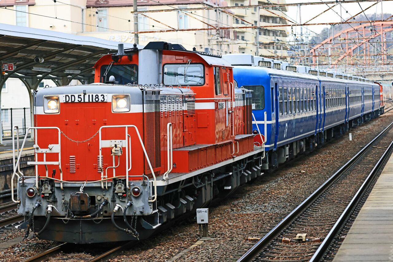 JR西日本 DD51-1183号機＋12系客車5両＋DD51-1193号機PP「米原訓練」 : 鐵道写真公開所 参号機
